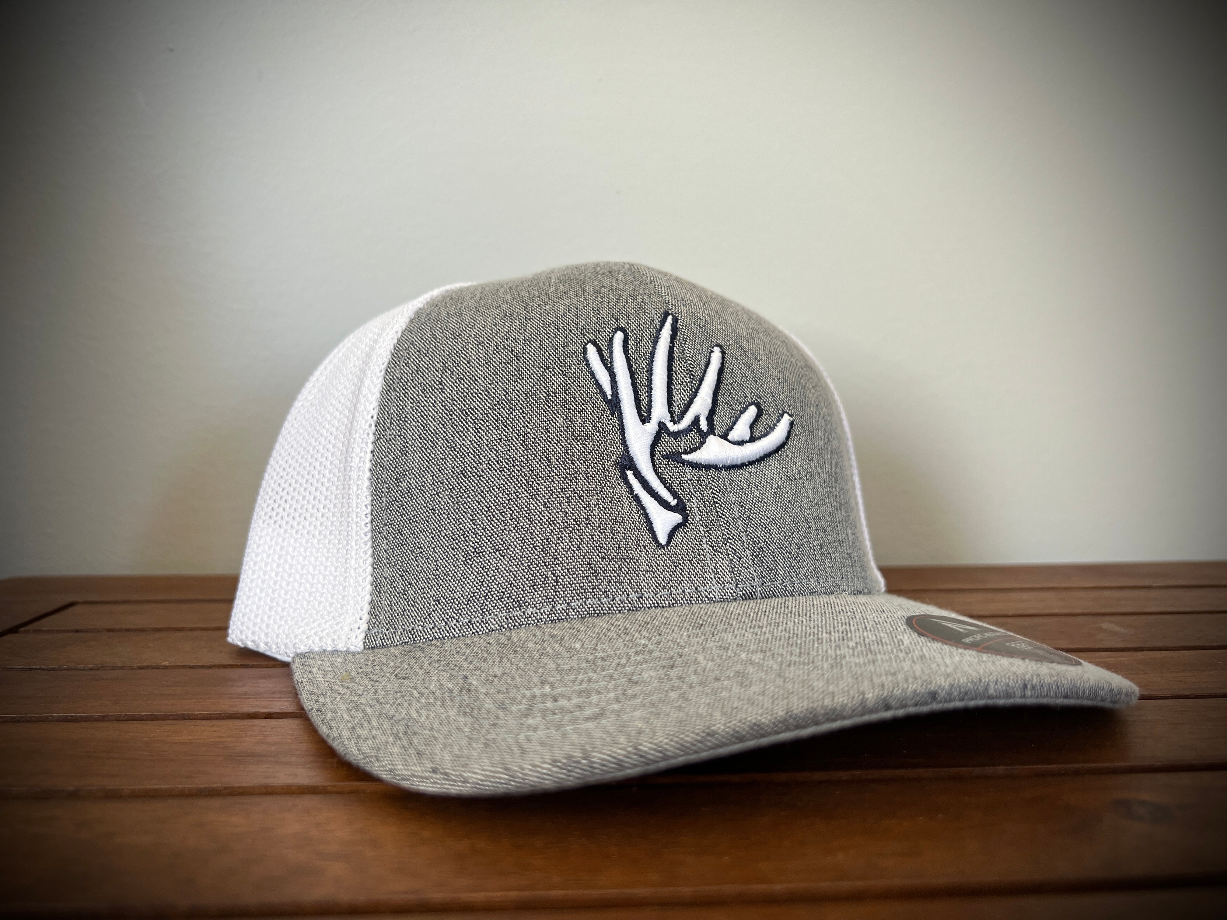 Fitted logo cap – Whitetail Edge